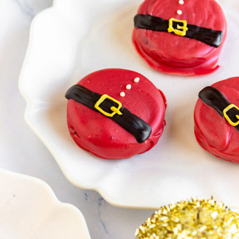 Easy and Fun Santa Oreos | The Salty Pot