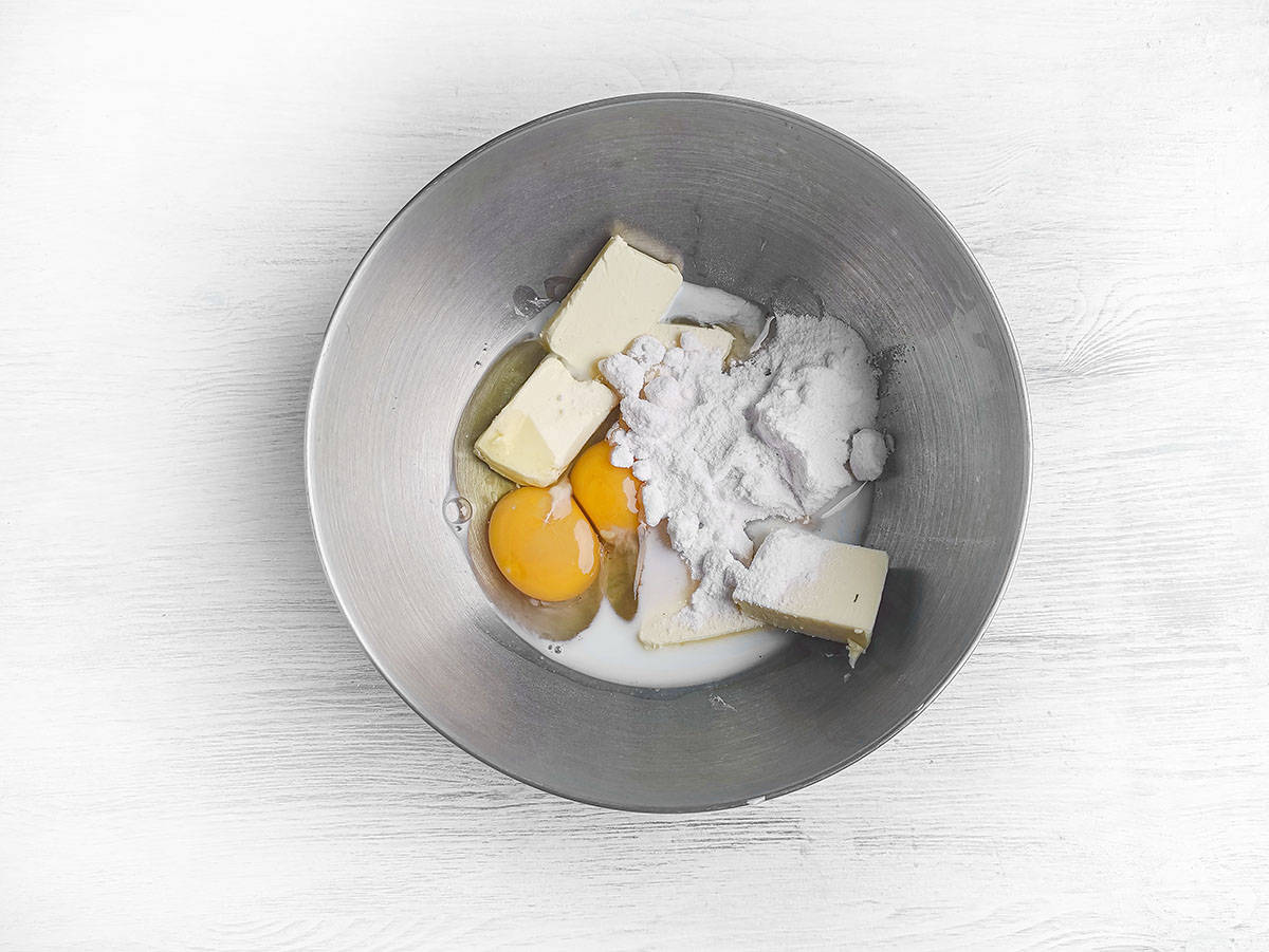 Easy Strawberry Eton Mess Cupcakes Make Us Happy!