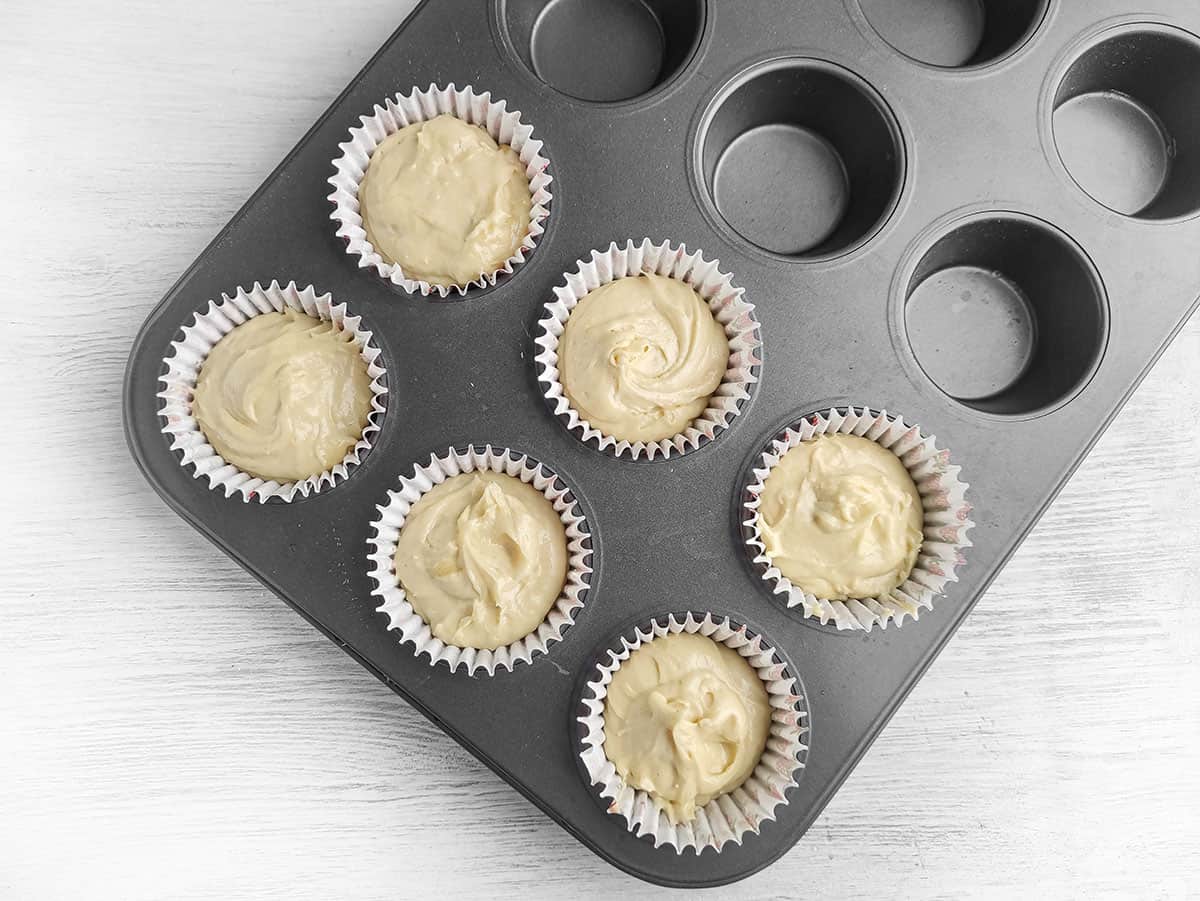 Easy Strawberry Eton Mess Cupcakes Make Us Happy!